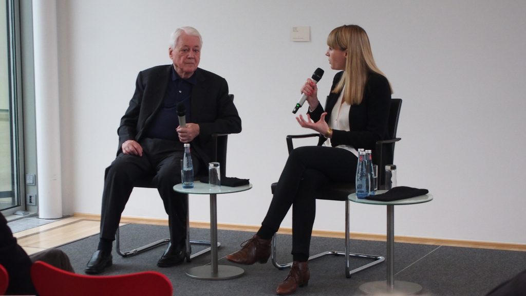 PK-mit-Anna-Fricke-Kuratorin-(1) – magazin.dctp.tv